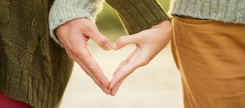 How to Write an Essay About Love: Tips and Topic Ideas